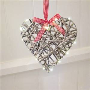 Medium willow heart with lights | Bliss and Bloom
