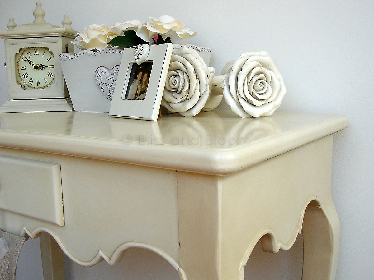 Elegant cream console table | Bliss and Bloom