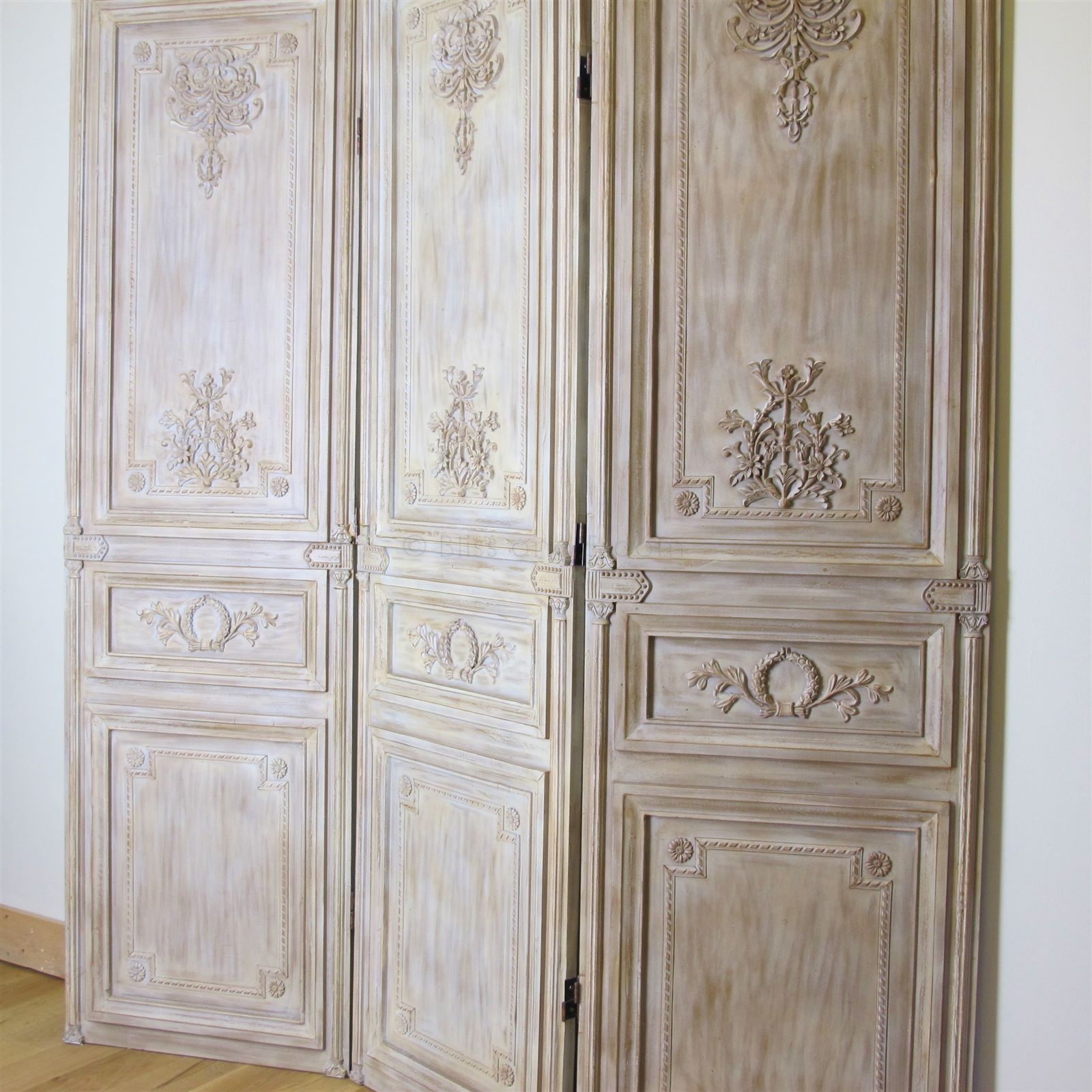 French style wooden screen | Bliss and Bloom