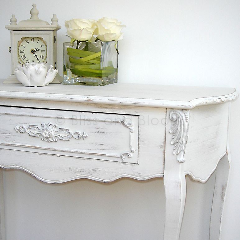 Elegant white console table | Bliss and Bloom