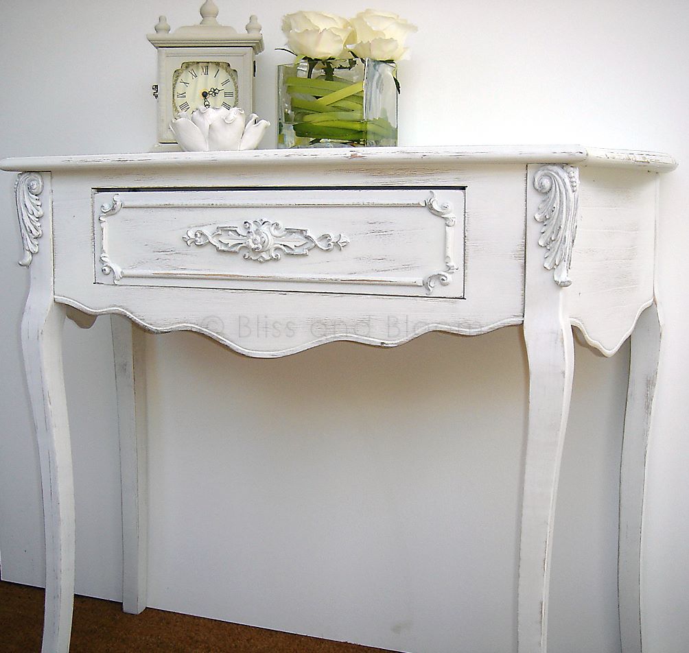 Elegant white console table | Bliss and Bloom